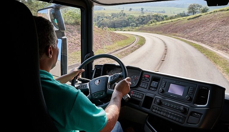 A importância do treinamento técnico para motoristas de caminhão
